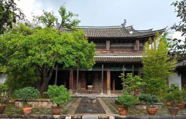 How to Visit Baisha Village and See the Famous Murals